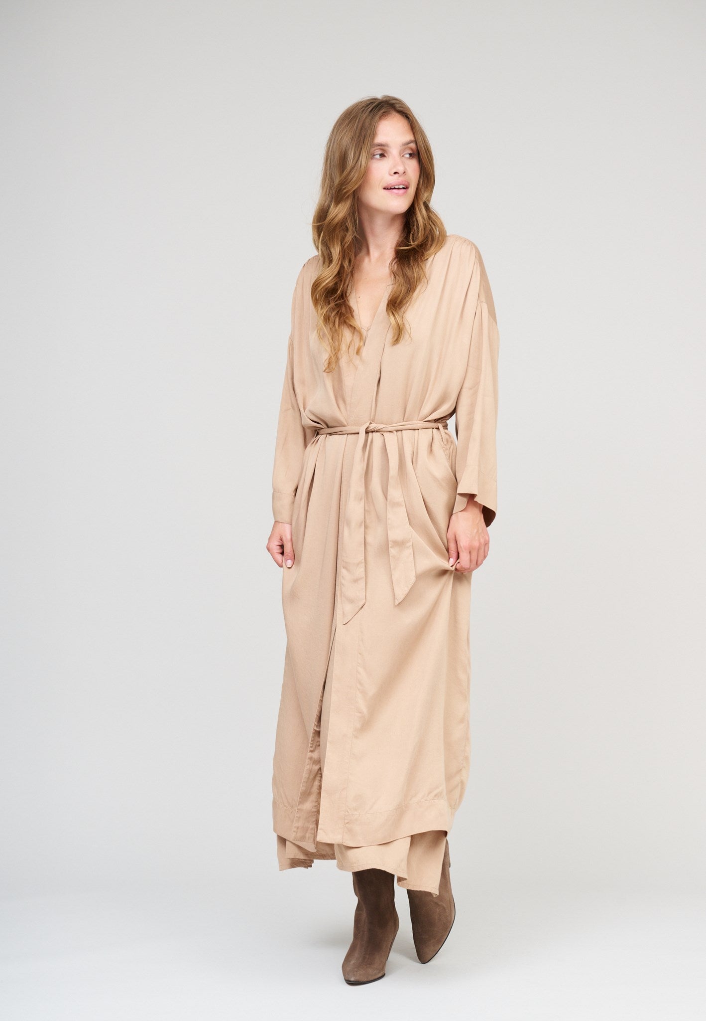 star robe silky - warm sand – moshi moshi mind
